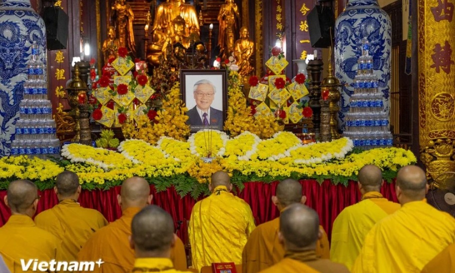 阮富仲总书记悼念仪式在各寺庙和祭祀场所举行 - 中文页面 - 中文页面