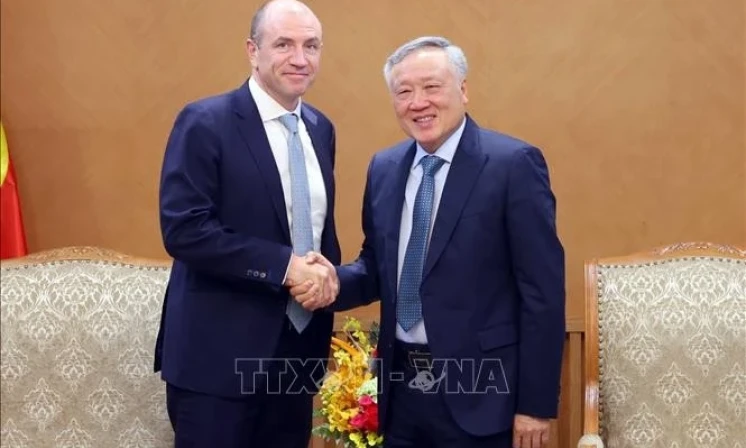 越南政府副总理阮和平希望海科集团重视越南本地人力资源的培训与利用 - 中文页面 - 中文页面